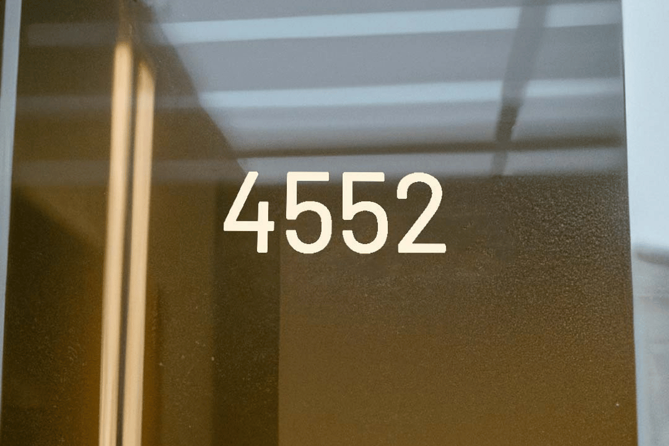 Property signs of High Quality - Signomatic